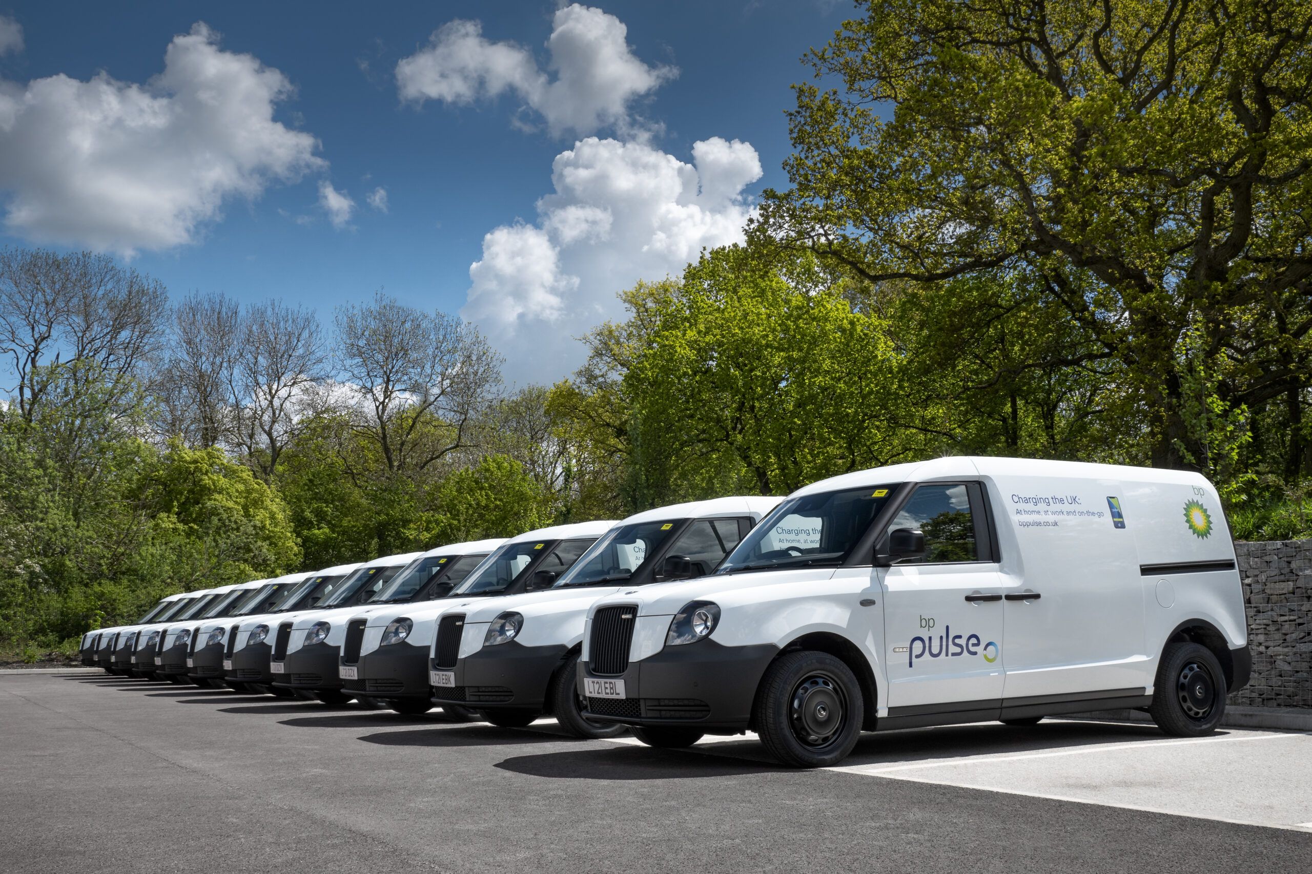 Bp pulse electrifies its vehicle fleet with LEVC vans - Electric ...