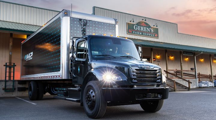 Daimler Truck begins production of electric freightliner - Electric ...
