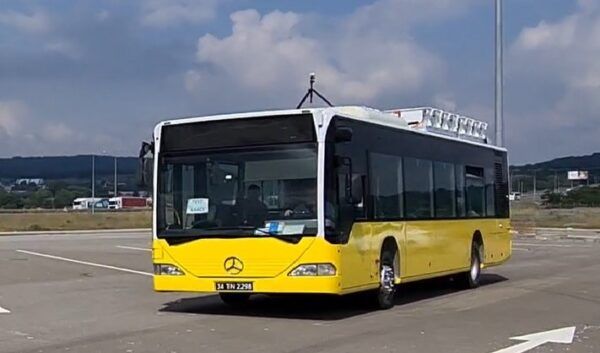 Wrightbus debuts world’s first fuel-cell double-deck bus - Electric ...