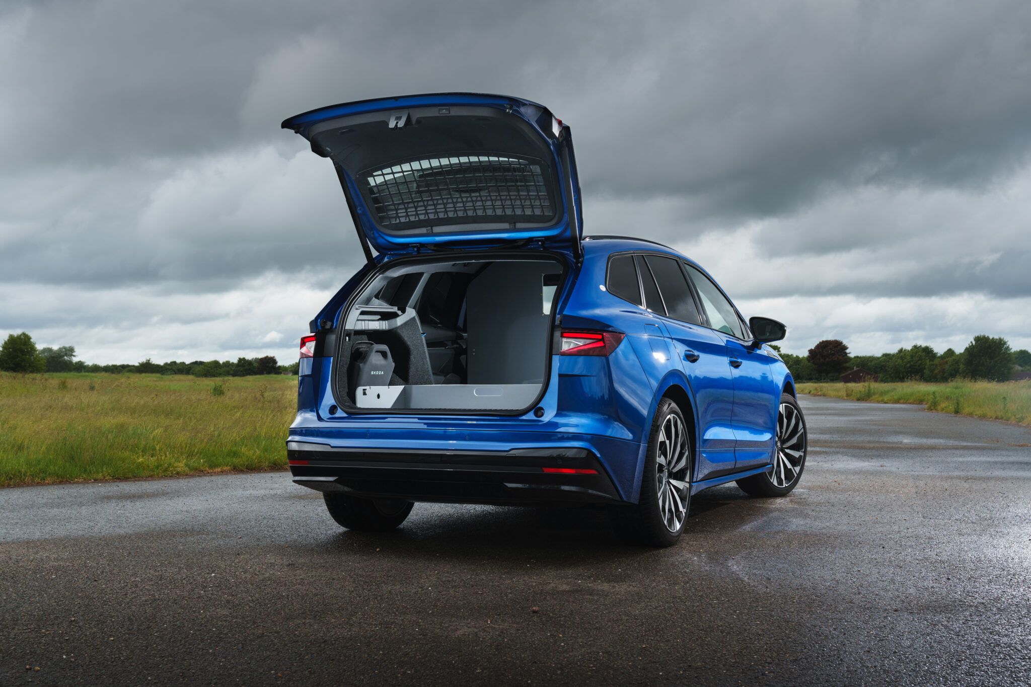 Wrightbus debuts world’s first fuel-cell double-deck bus - Electric ...