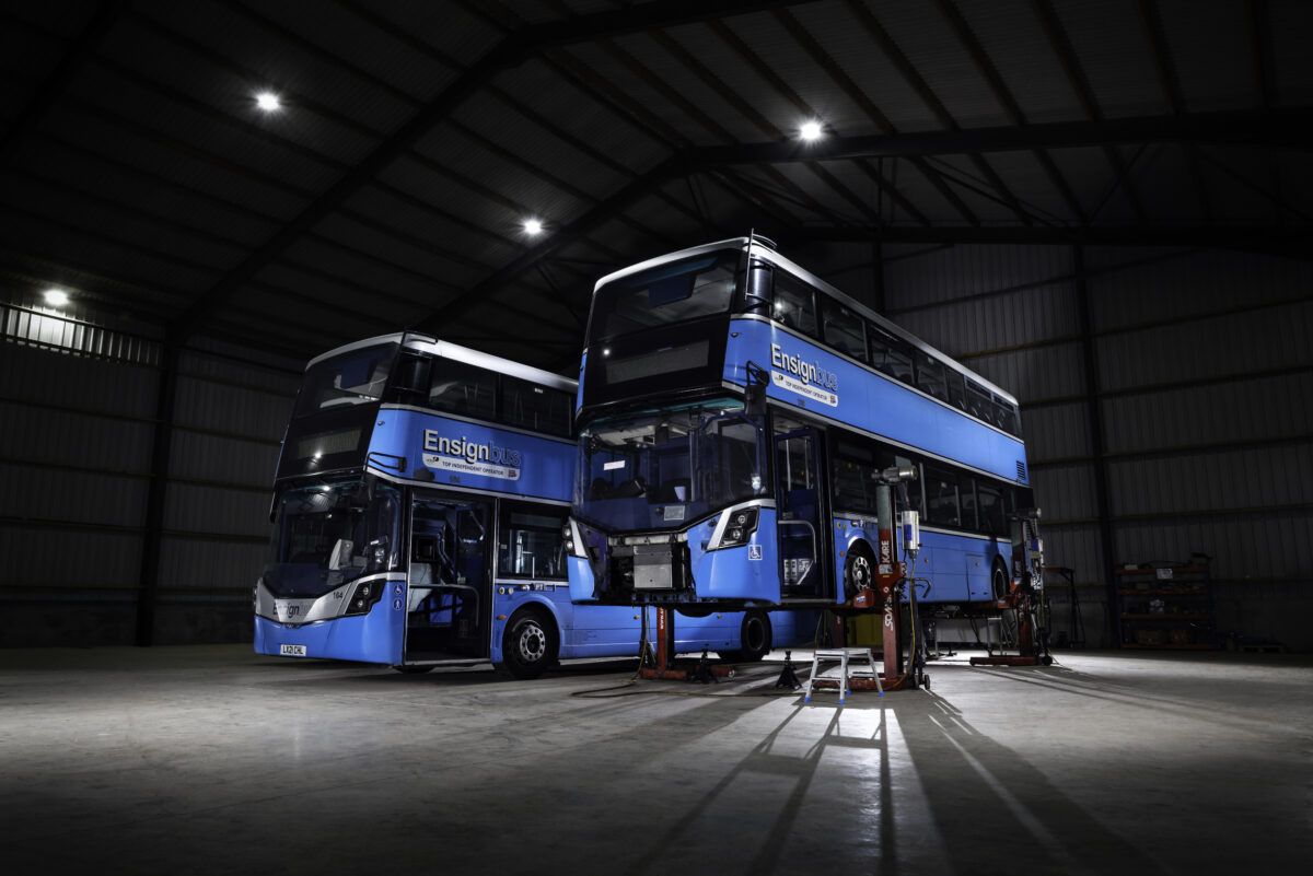 Wrightbus debuts world’s first fuel-cell double-deck bus - Electric ...