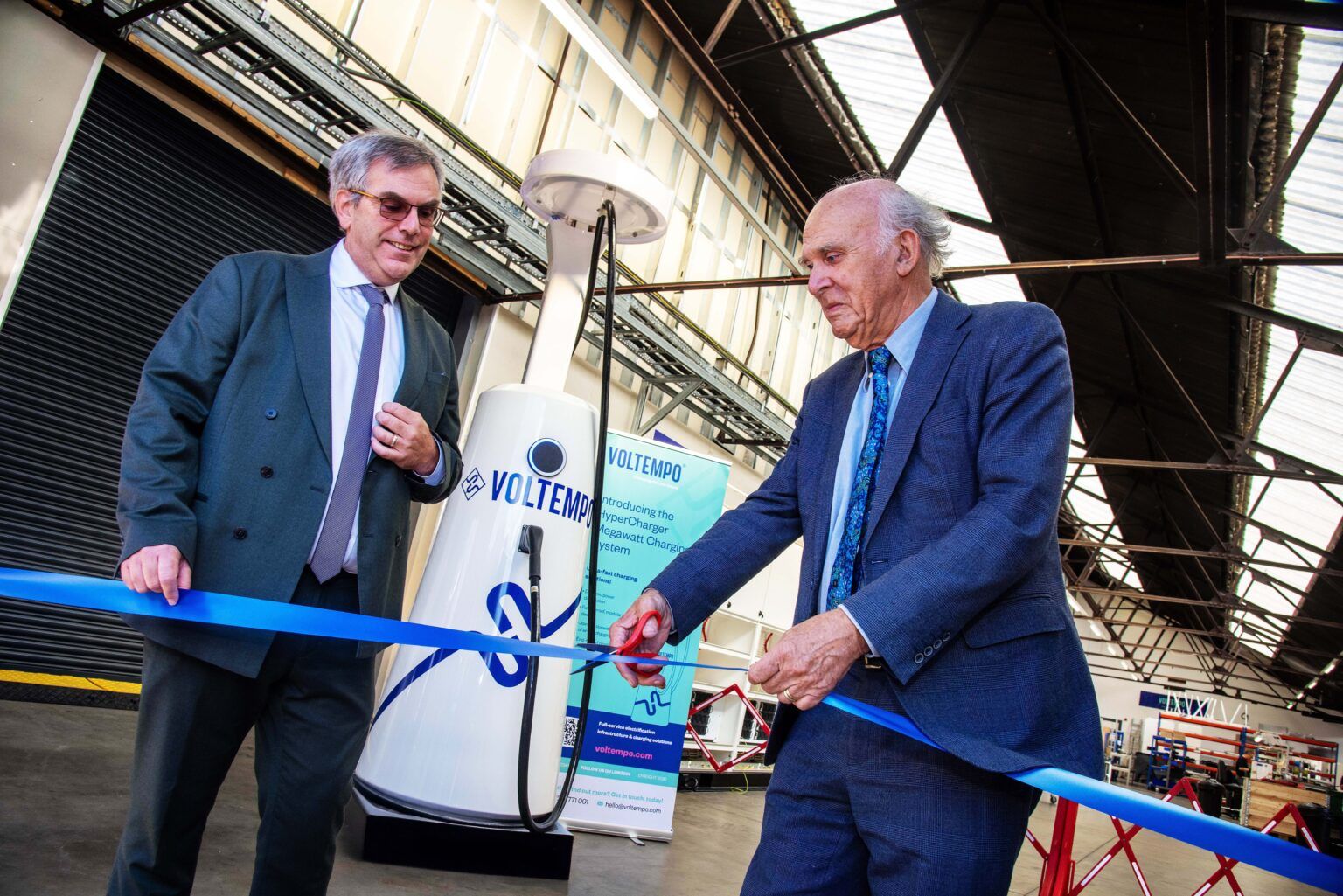 Horse Powertrain unveils compact range extender technology - Electric ...