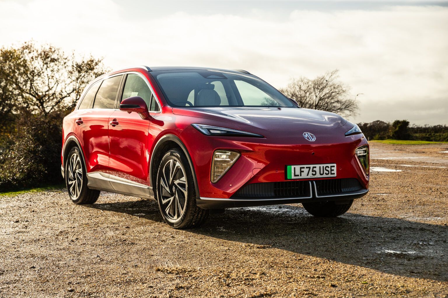 MG unveils all-electric MGS6 EV SUV with 329-mile range - Electric ...