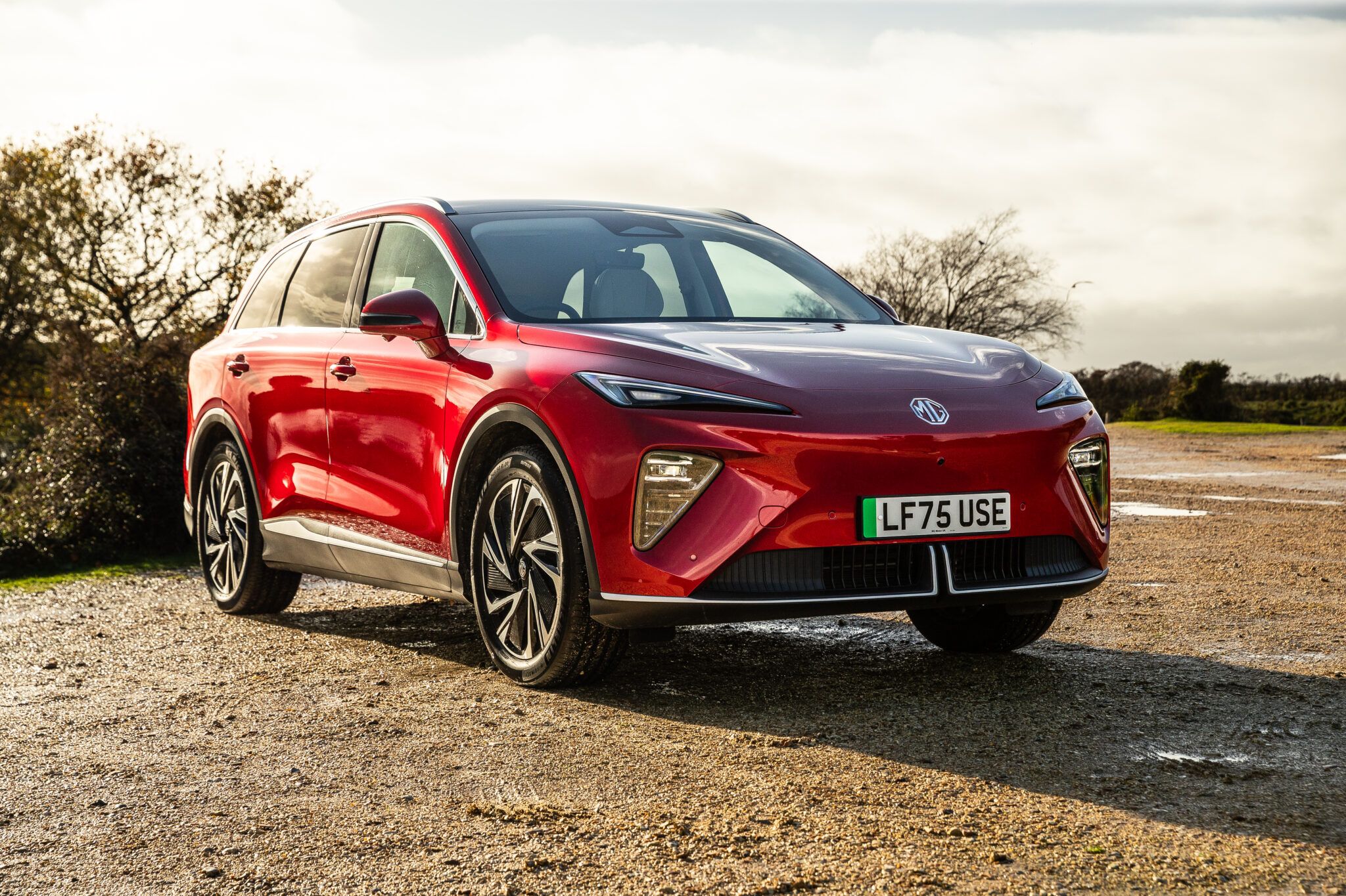 MG unveils all-electric MGS6 EV SUV with 329-mile range - Electric ...